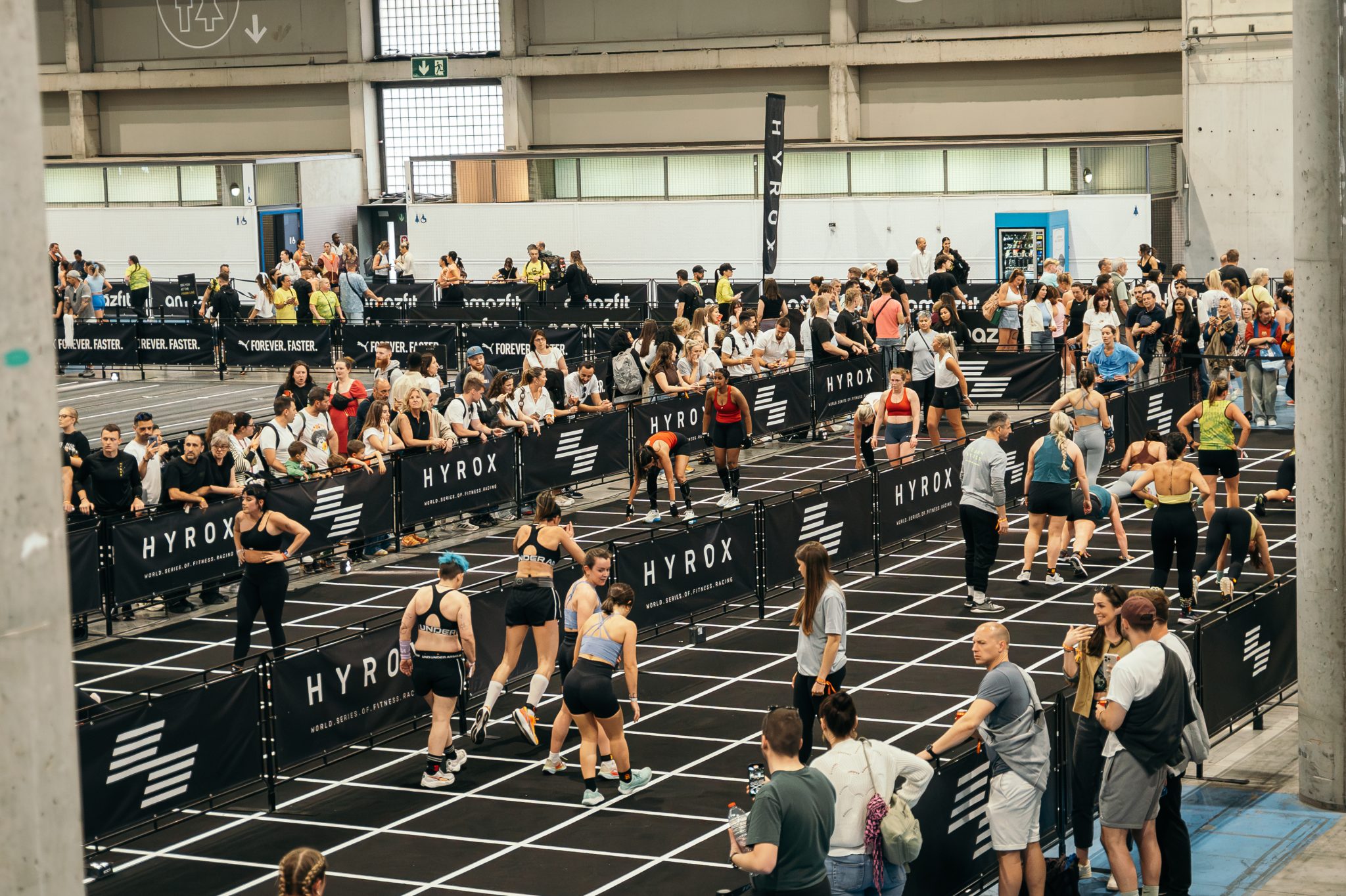 HYROX: Guía completa de pesos y categorías | HYROX